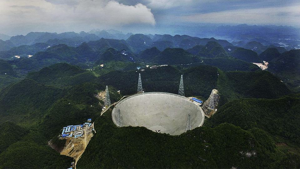 Explora los fascinantes secretos del universo con los pulsares ...